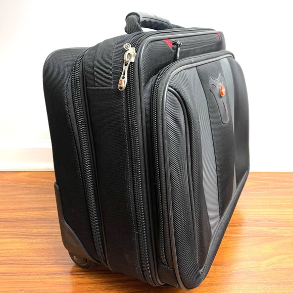 SwissGear | Other | Used Black Swiss Gear Rolling Laptop Bag | Poshmark